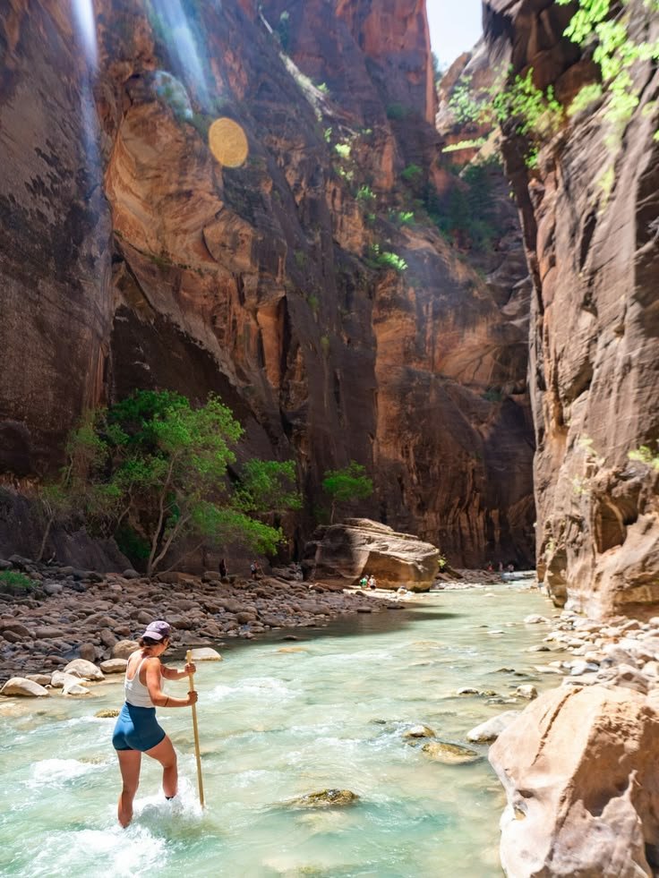 40 Best Solo Travel Destinations in the US for Adventure